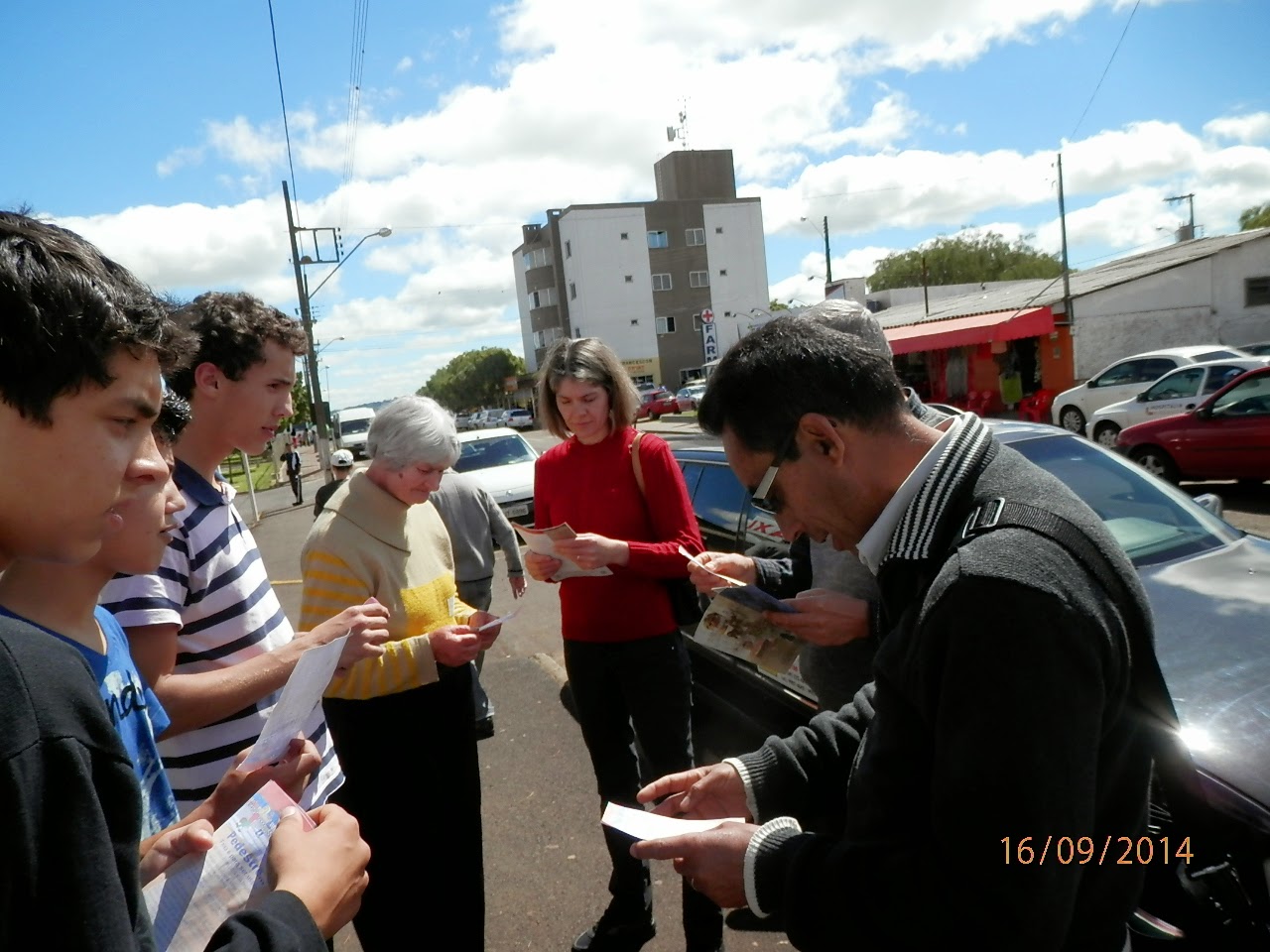 Escola Marafon: Entregando panfletos