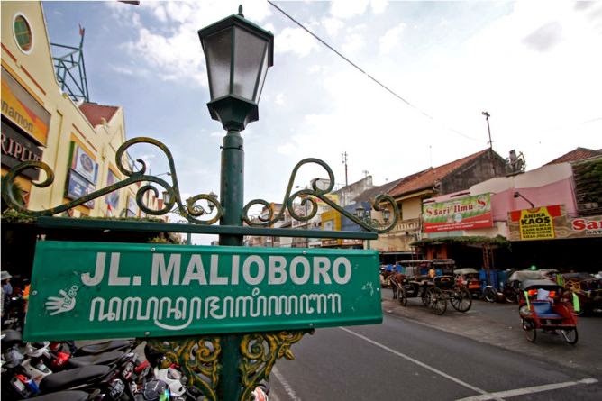 Semua Tentang Yogyakarta: Malioboro Pusat Cenderamata