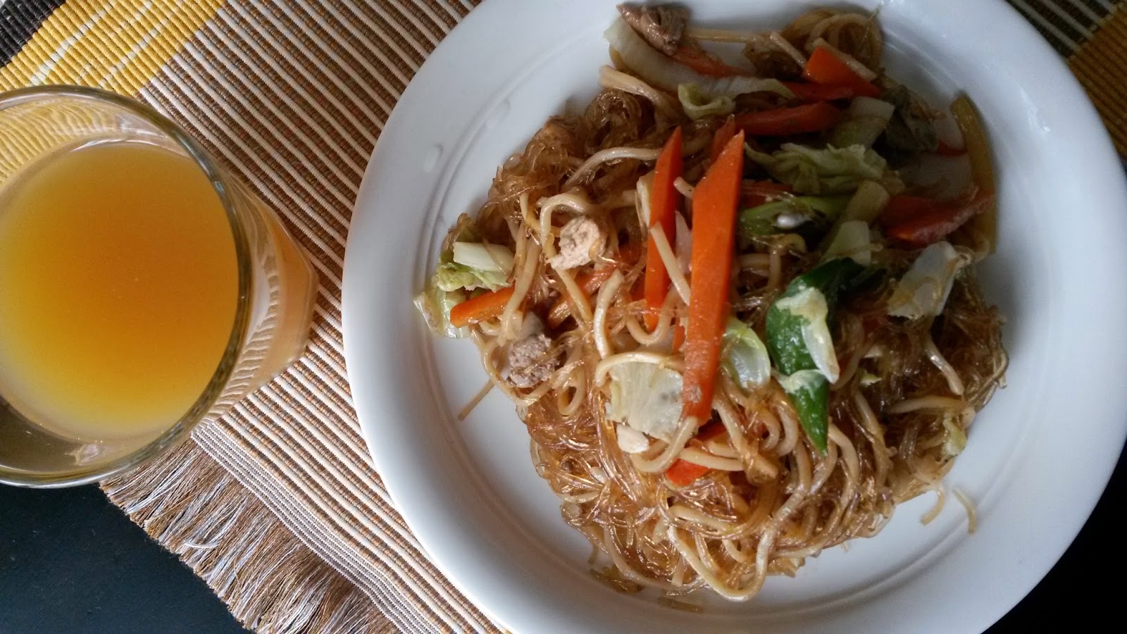 Working Moms and More...: The Pinoy Pancit (Noodles)