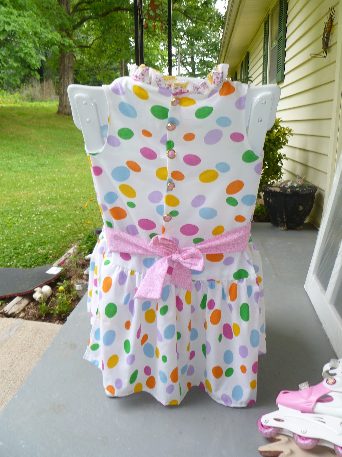 Brenda's Sewing and Crafting Adventures: Polka-Dot dress for a chair