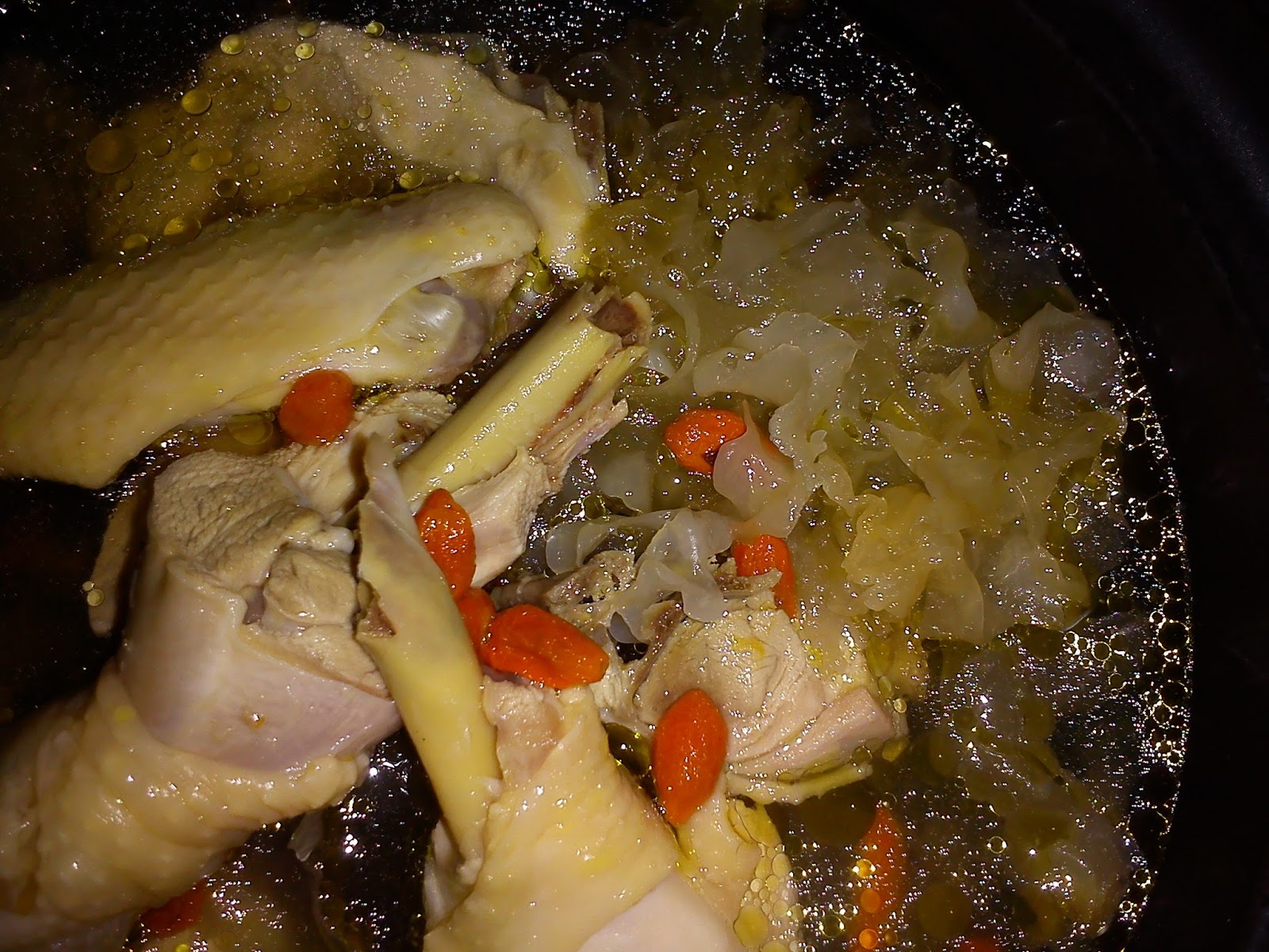 Cooking Pleasure: THERMAL COOKER - CHICKEN, WHITE FUNGUS AND GOJI SOUP