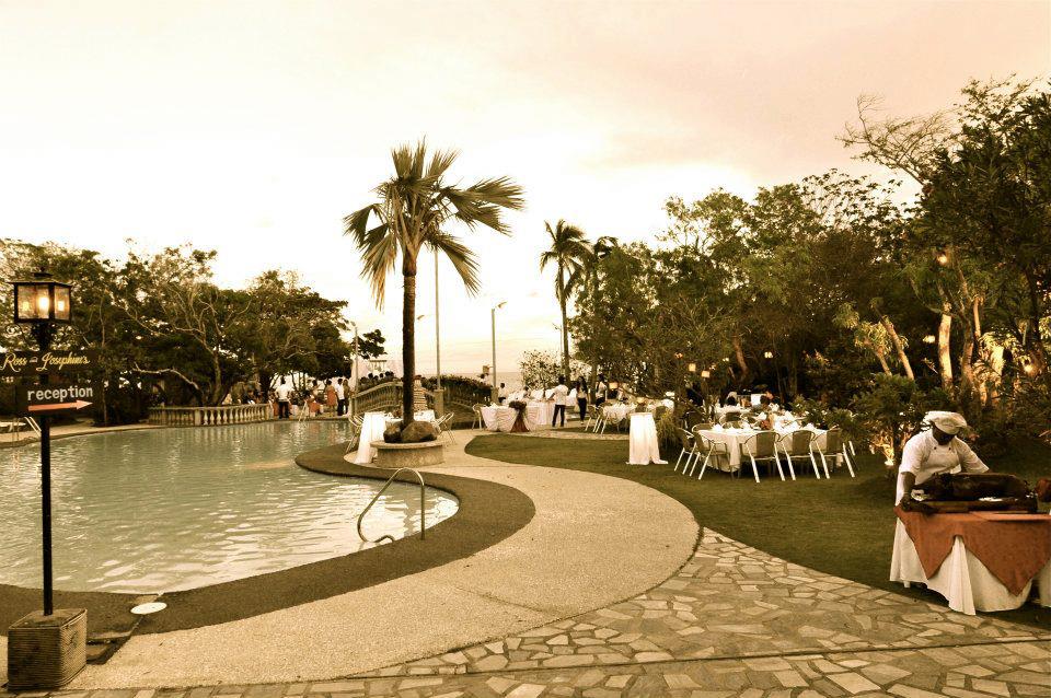 Wanderer: Antulang Beach Resort - Wedding Bells