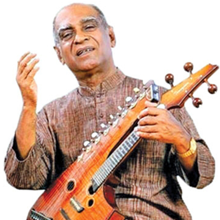 QUE ESTRECHA SU MANO: AMARADEVA