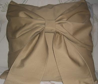 A Crafting Disaster: The Bow Pillow Tutorial