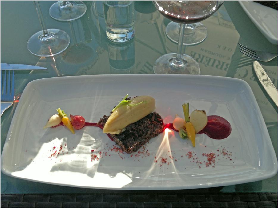 .: Lunch on the terrace at Haute Cabrière