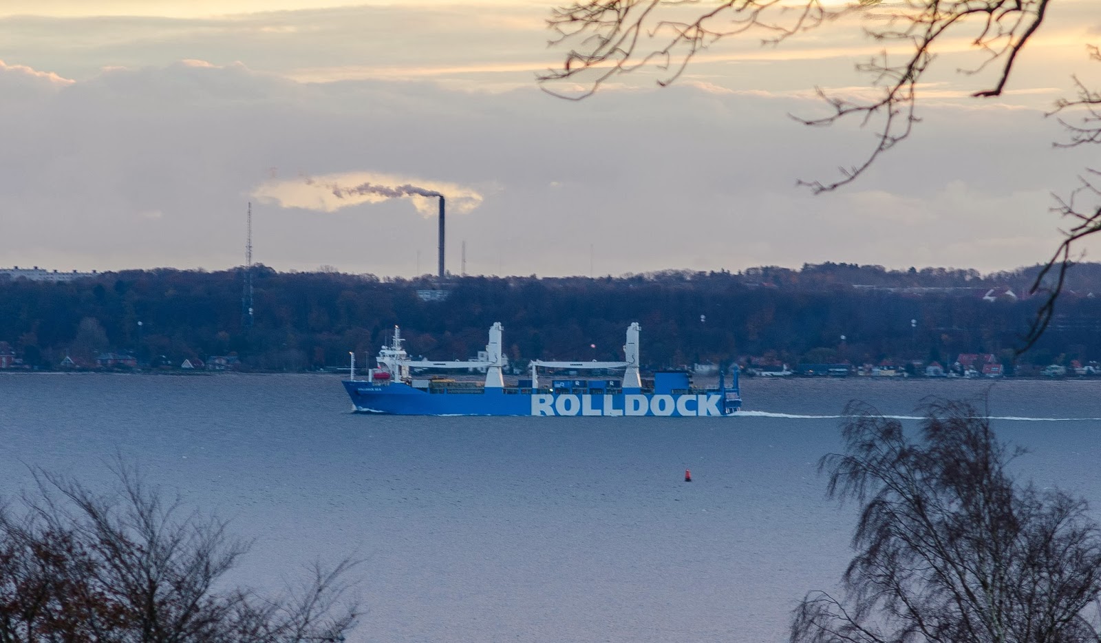 The Things I Enjoy: Dutch heavy lift vessel Rolldock Sea on its way to ...