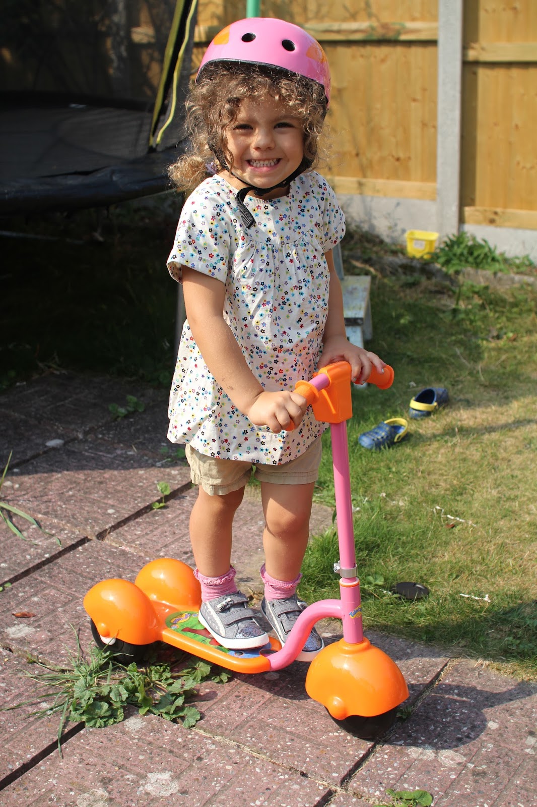 Mummy's Little Blog: Teletubbies Po's Scooter and Helmet review.