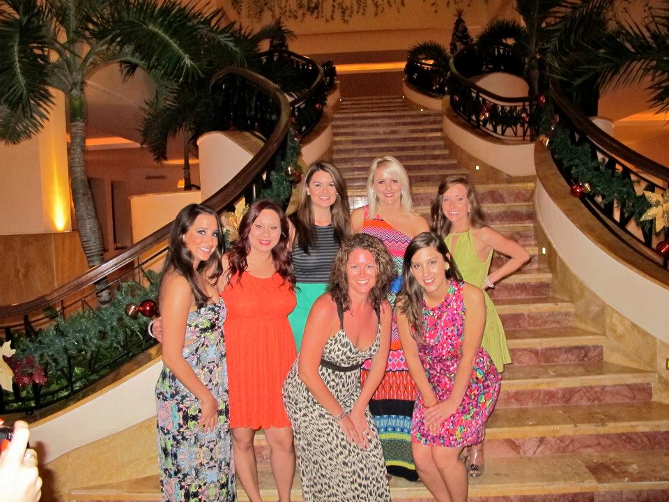 Julia Brezing : Julia Brezing goes to a wedding in Mexico