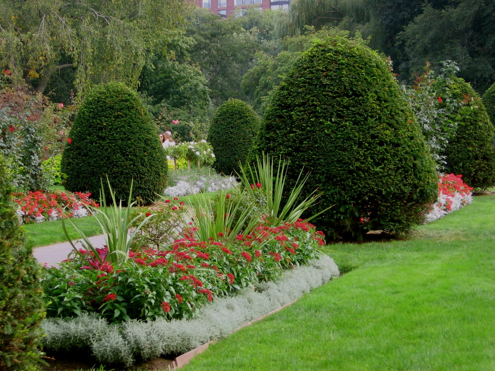 Golden Rules Of Landscaping: A Quick Explanation | RedGage