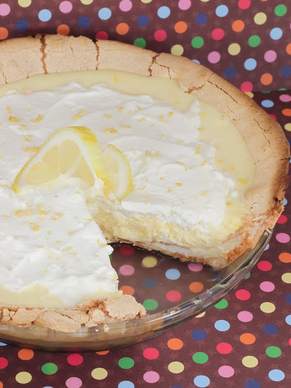 Dalia's Delights: Lemon Angel Pie