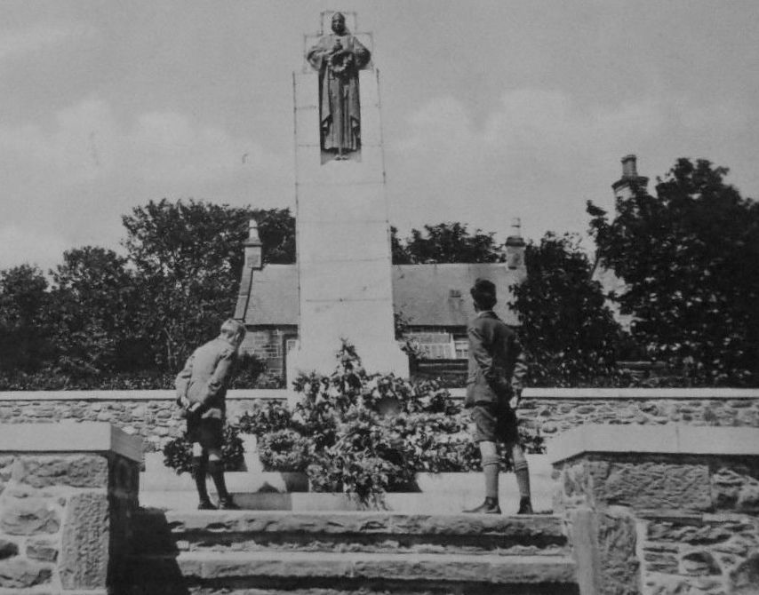 Tour Scotland Photographs: Old Photograph War Memorial Monifieth Scotland
