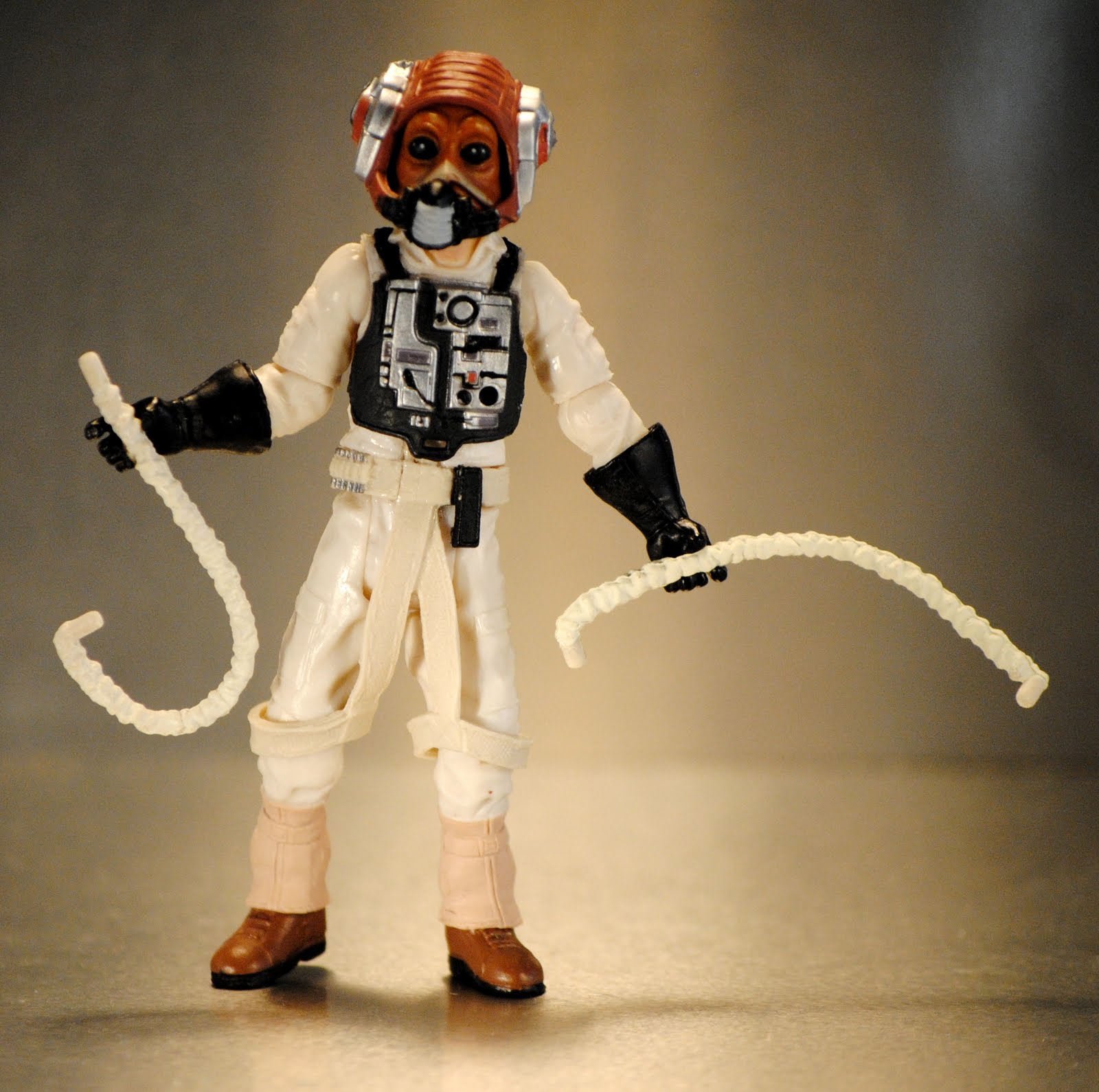 ACTION FIGURE EMPIRE: Ten Numb and Nien Nunb: Comfortably Nunb!