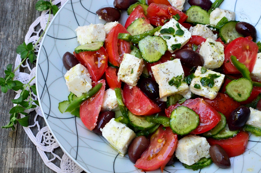 Salata greceasca traditionala (Horiatiki) - CAIETUL CU RETETE