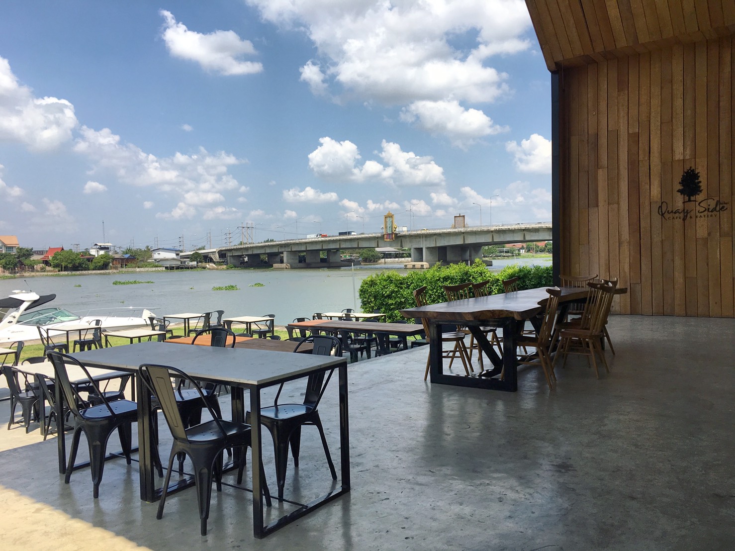 Quay Side Cafe & Eatery (คีย์ไซต์) กาแฟหลักร้อยวิวหลักล้าน