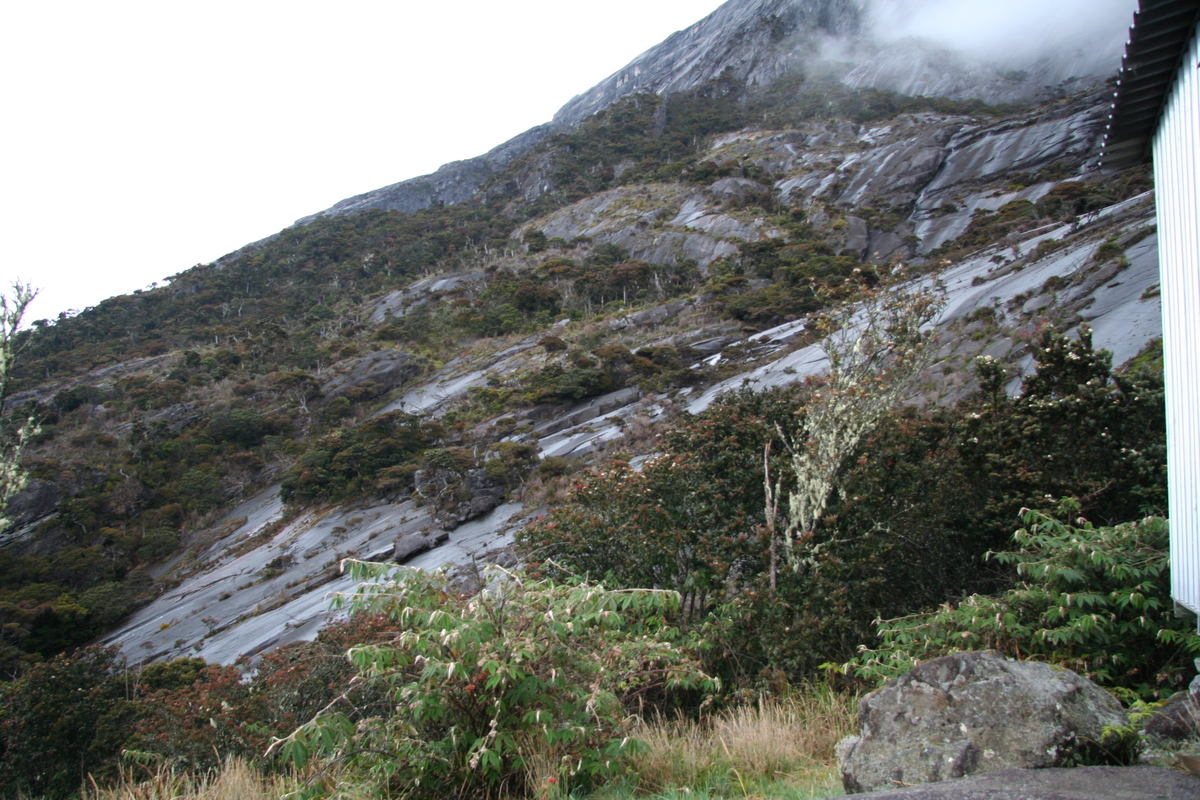 Climbing Mt Kinabalu: Panar Laban Huts: Accommodation at Laban Rata