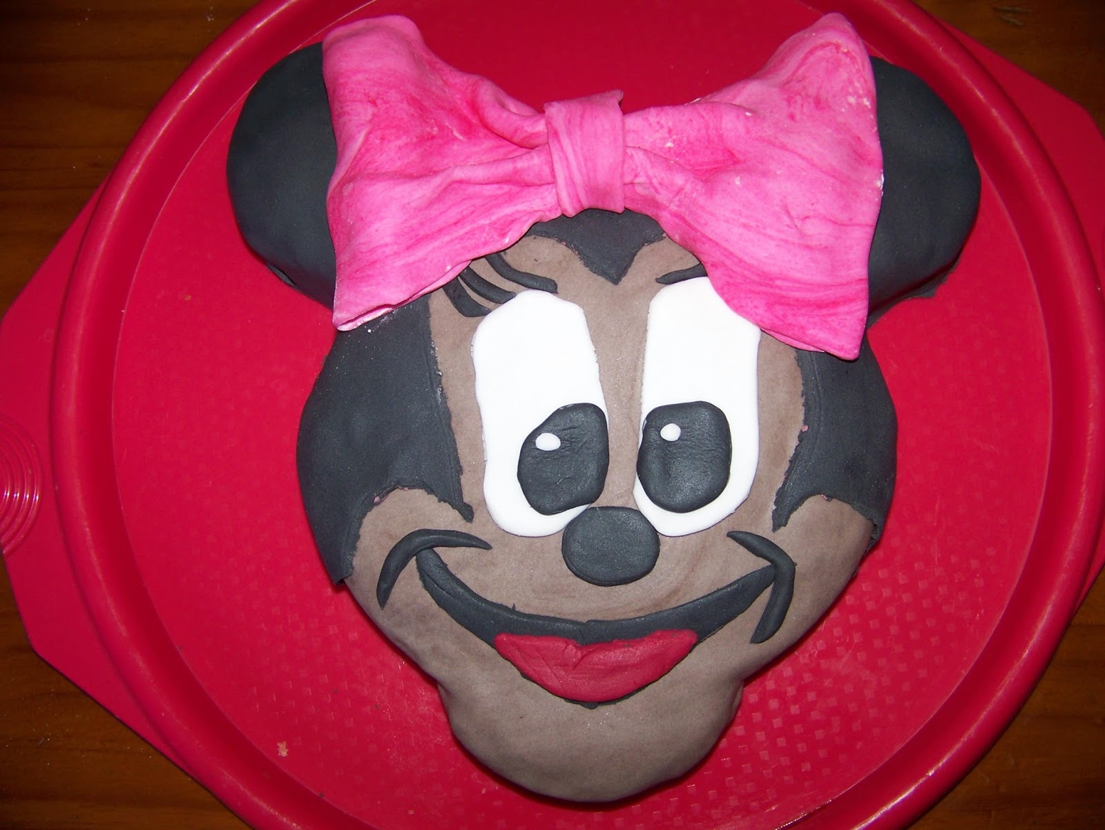 A Pretty Talent Blog: Baking and Decorating a Minnie Mouse Cake Part 2