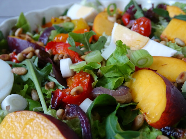 Uit Mijn Keukentje: Kleurrijke salade met geroosterde groente