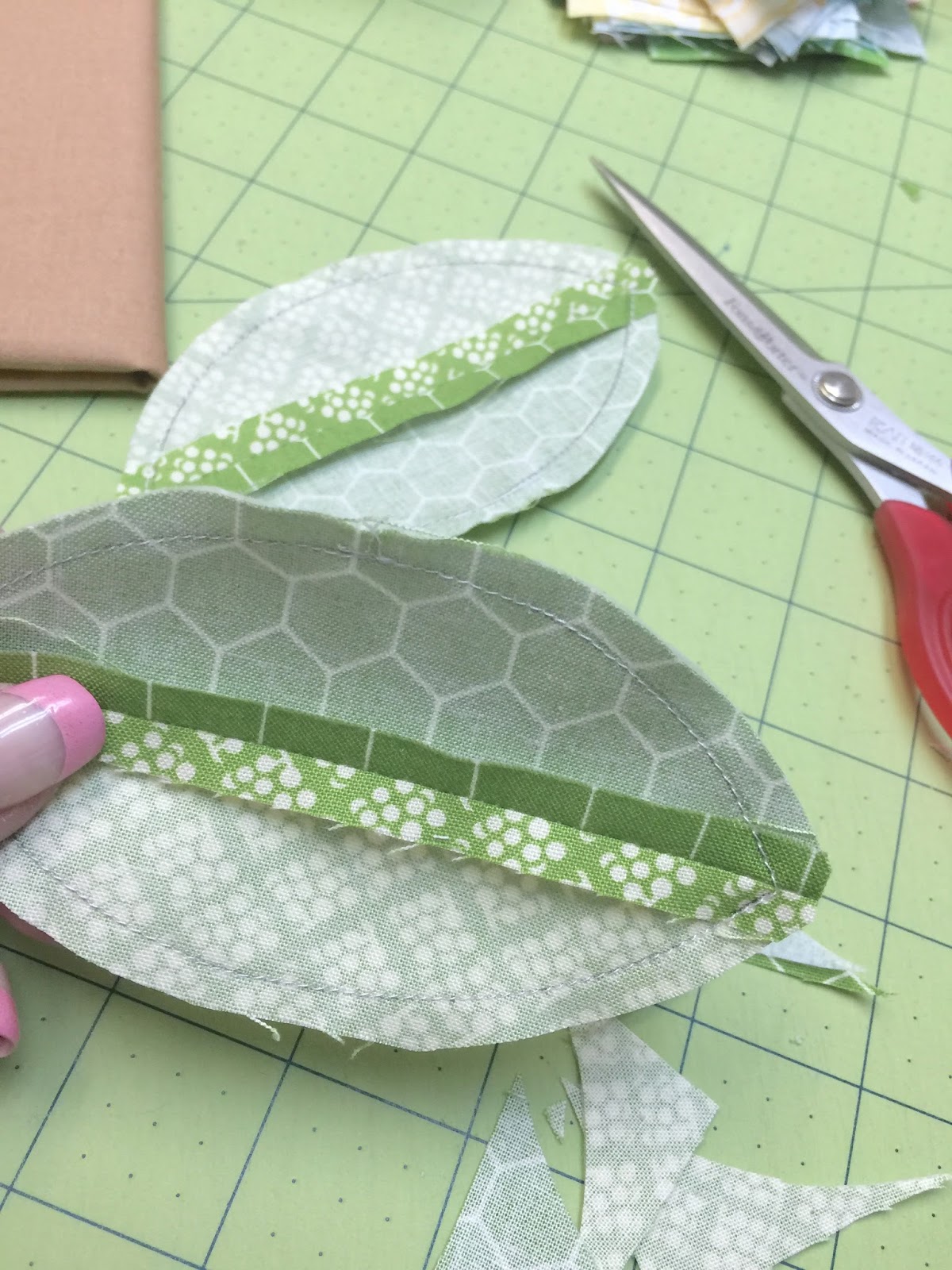 NEW!!! - Tutorial on Making Patchwork Flowers and Leaves with the Sew ...