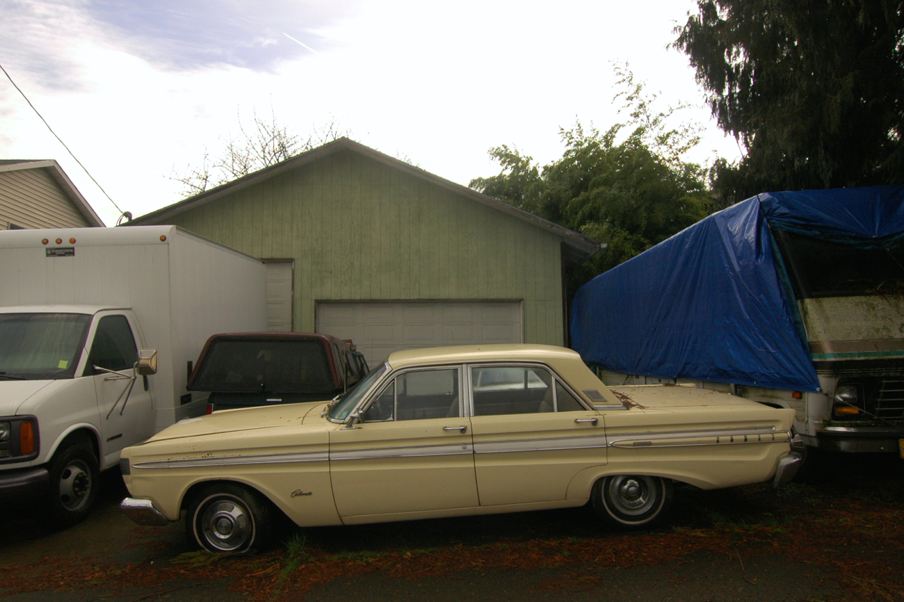 OLD PARKED CARS.: 1964 Mercury Comet Caliente.