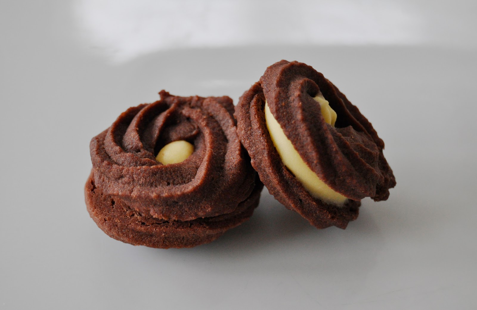 Galletas vienesas de chocolate con ganache de fruta de la pasión ...