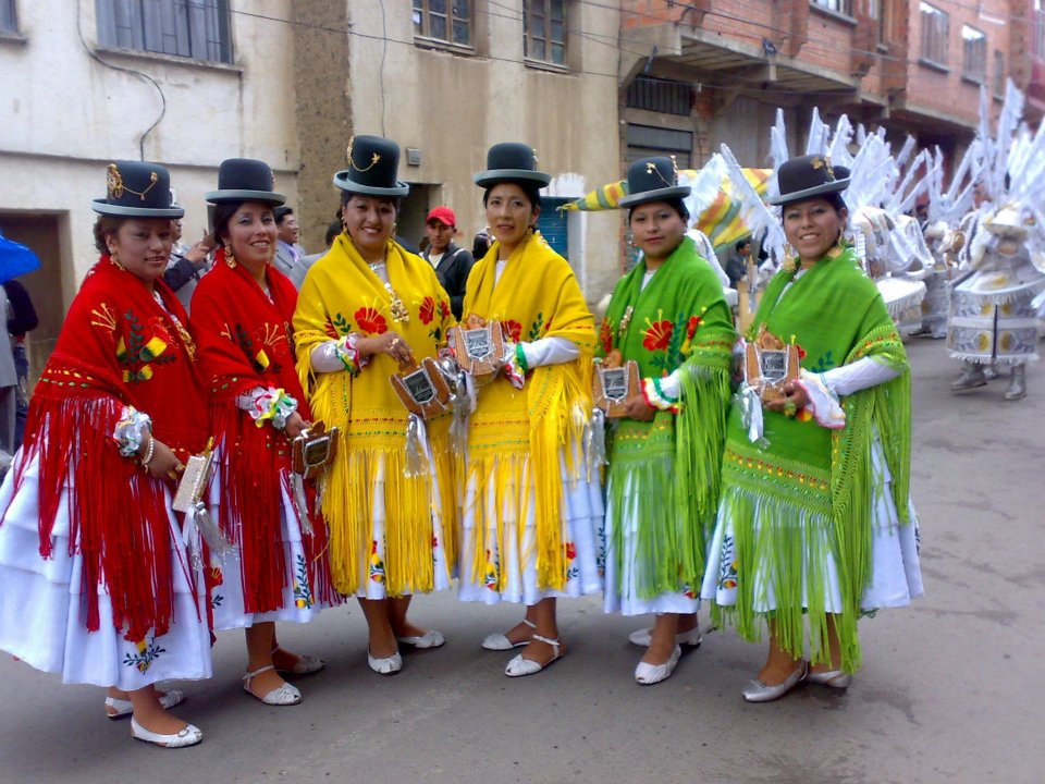 3 Revolución ¨¨La Revolución del Microchip¨¨: La cholita Paceña y su ...