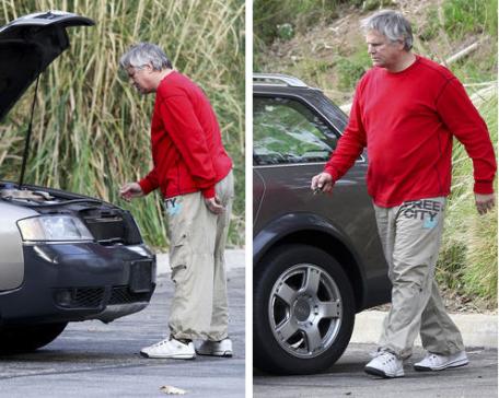 Friend went into Starbucks awhile back and bumped into this guy... : r ...