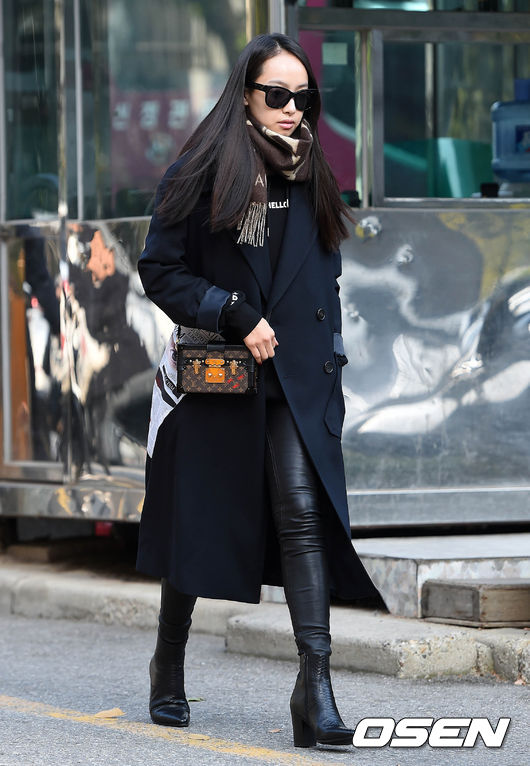 Check out the pictures from f(x)'s arrival at Music Bank - Wonderful ...