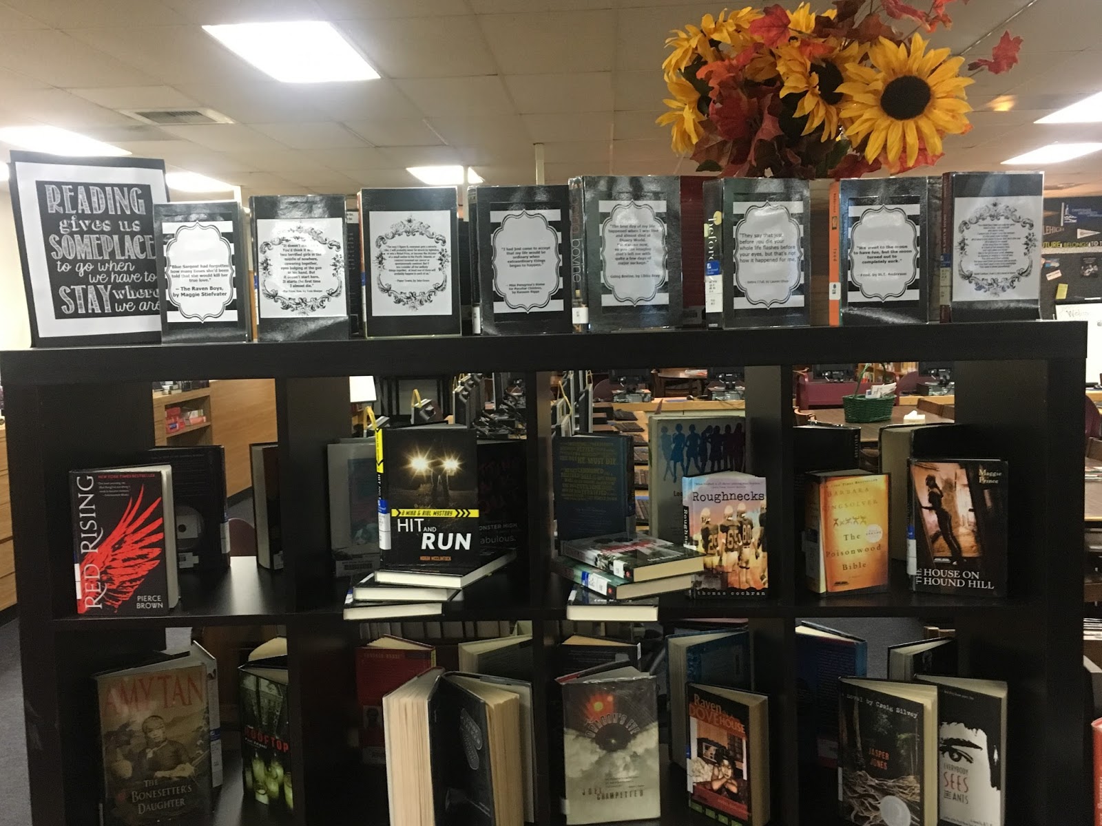 Library Displays: Fall into a good book!