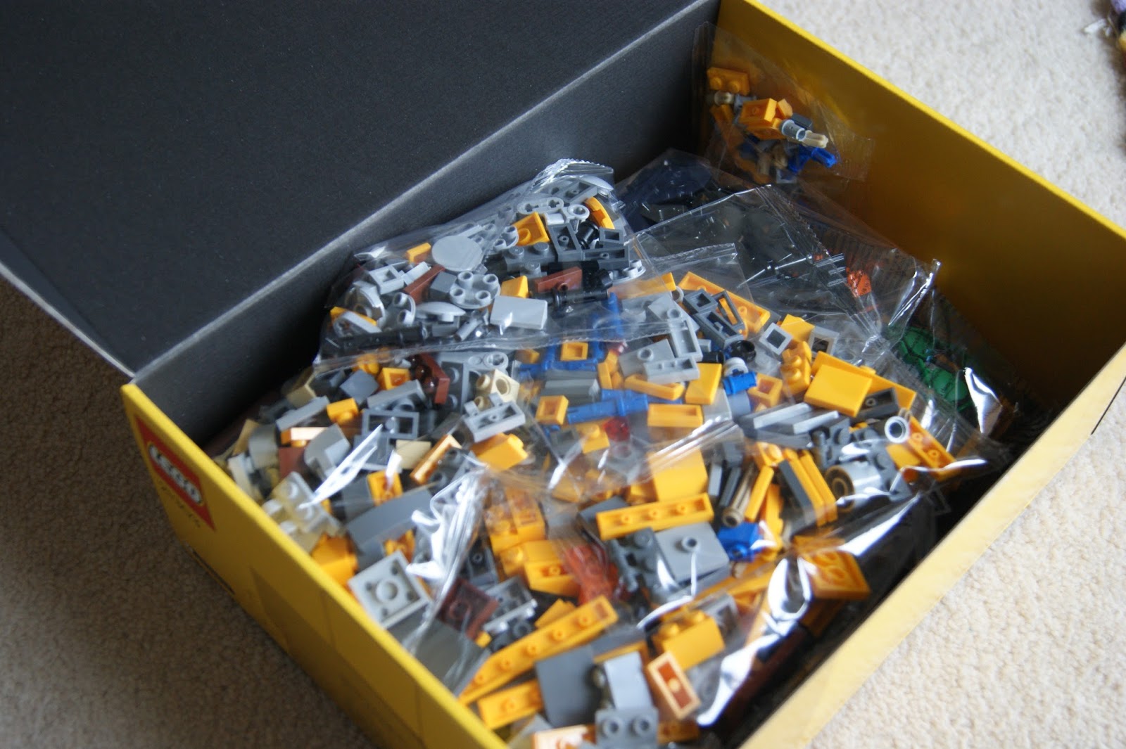 LEGO WALL-E... - Frills 'n' Spills