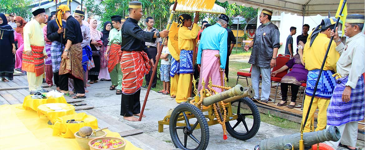 Tradisi Robo-Robo di Kabupaten Mempawah - Daeng Pajoka