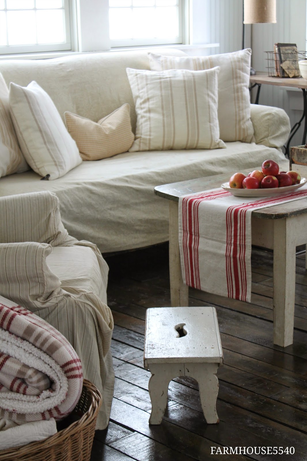 FARMHOUSE 5540: Family Room Part Three