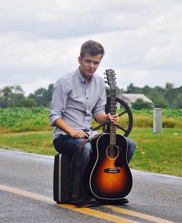 Favorite Hunks & Other Things: Britton Buchanan: The Voice