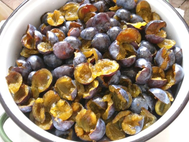 Arta Culinară Românească: - Magiun de prune