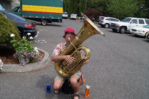 Shoreline Area News: Tuba Man serenades shoppers at Lake Forest Park ...