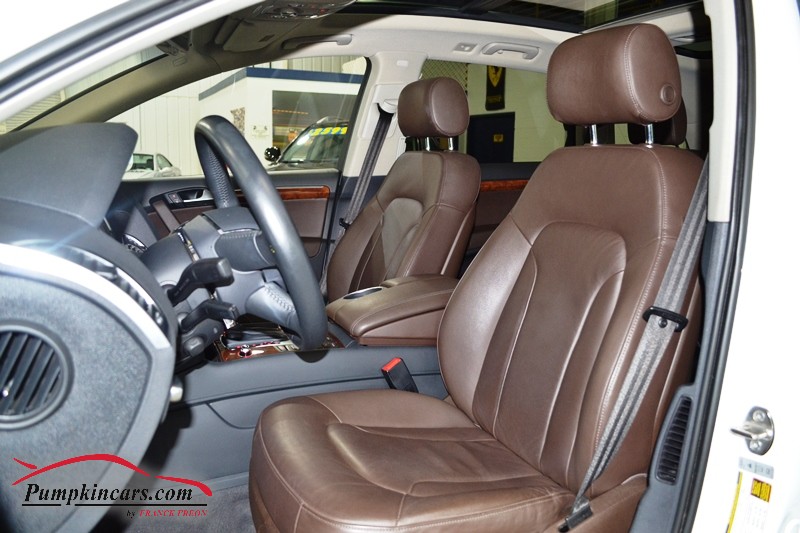 CHECK OUT OUR ASTONISHING AUDI Q7 w/ THIRD ROW SEATING & AWD!!