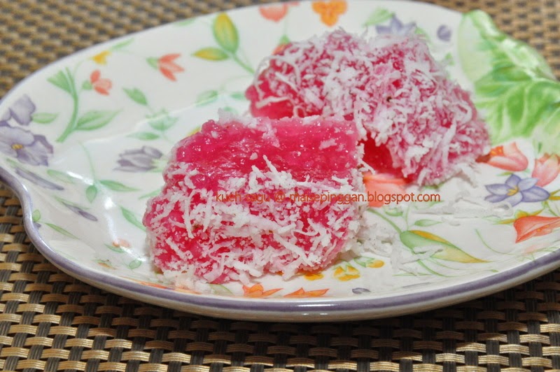 Mai Sepinggan: SAGU MERAH KELAPA