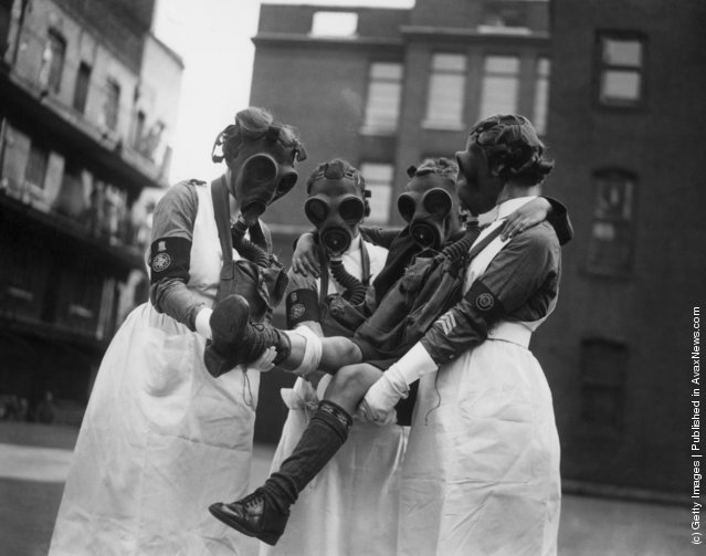 Old Pictures of People Wearing Gas Masks During the 1920s and 1930s ...