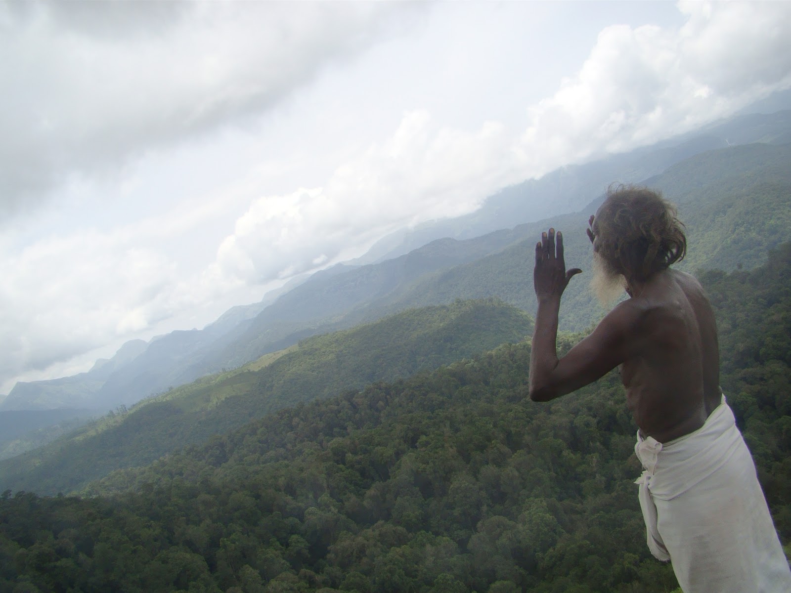 Velu, Muruga and Nallamudi Poonjolai (Viewpoint in Valparai) - eNidhi ...