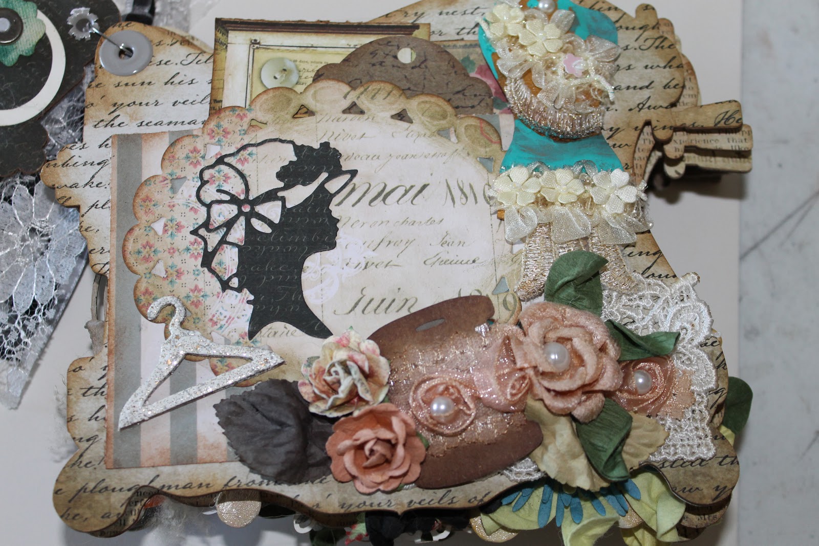 ShelbyDoodle Designs: Vintage Sewing Machine Mini Album - DT Project