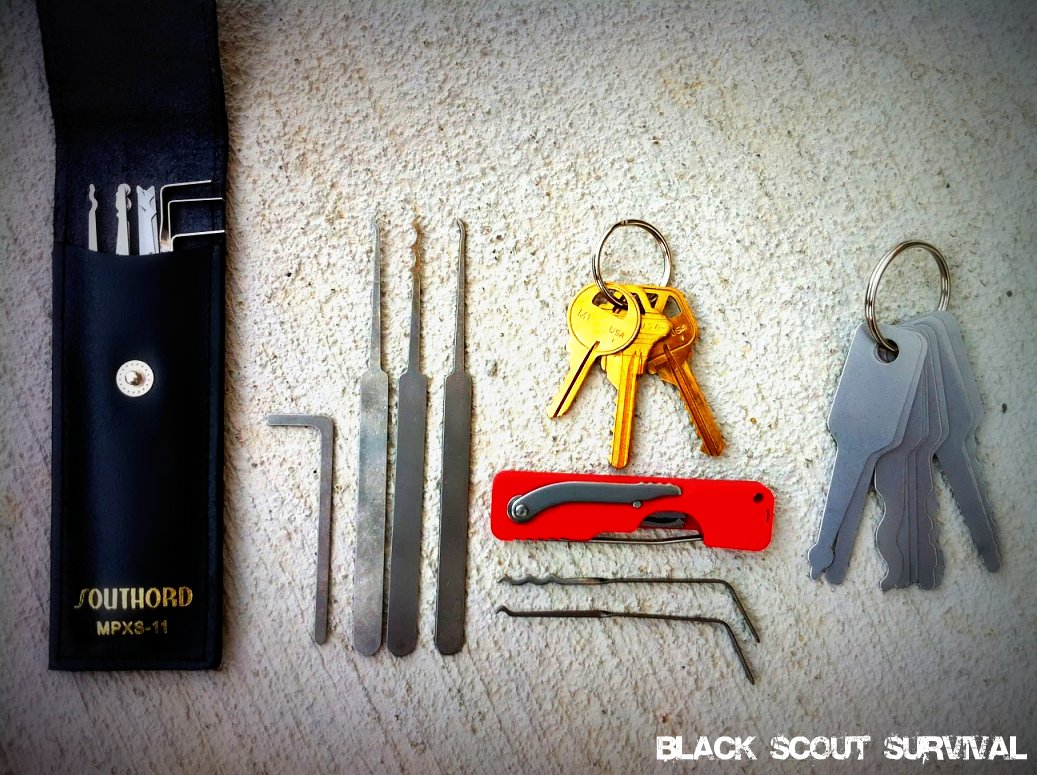 Black Scout Survival: Surreptitious Entry/Escape and Evasion Kit