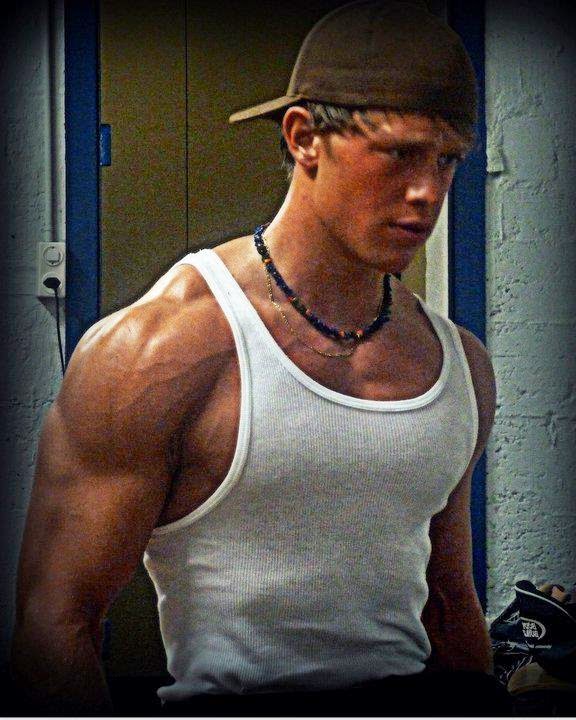 the beauty of male muscle: Lars