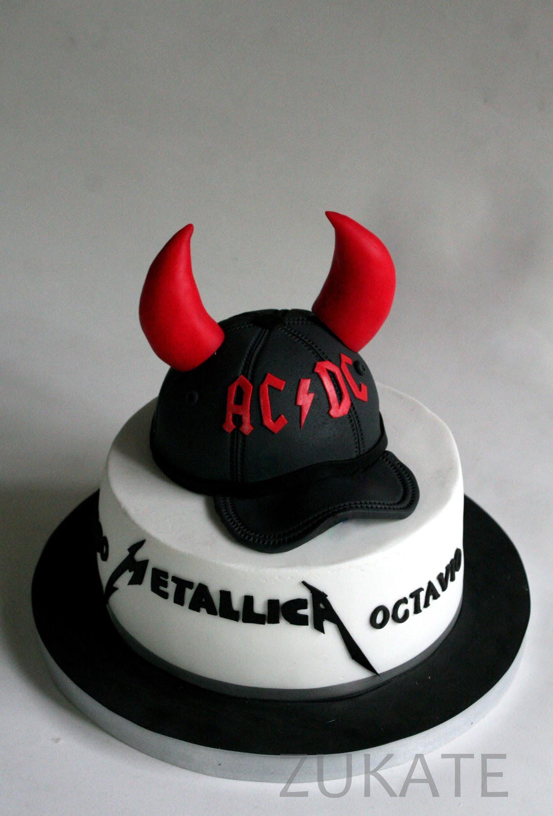 TORTA ROCK PARA OCTAVIO Y ALEJANDRO | ZUKATE