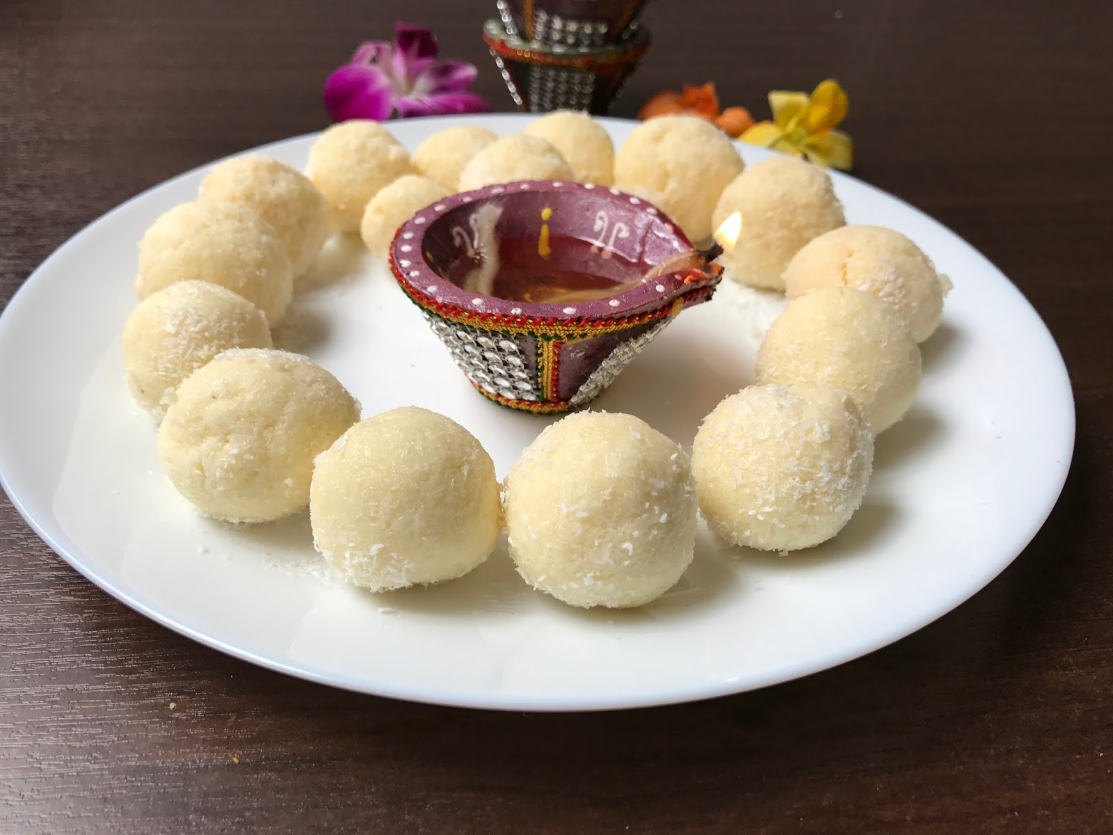 Coconut ladoo - Hellomomy