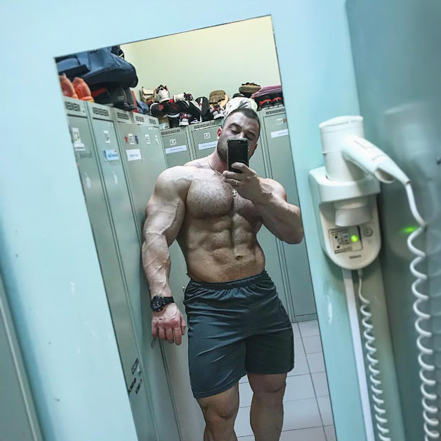 Muscle Lover: Russian Super-Heavyweight bodybuilder Alexey Kuznetsov