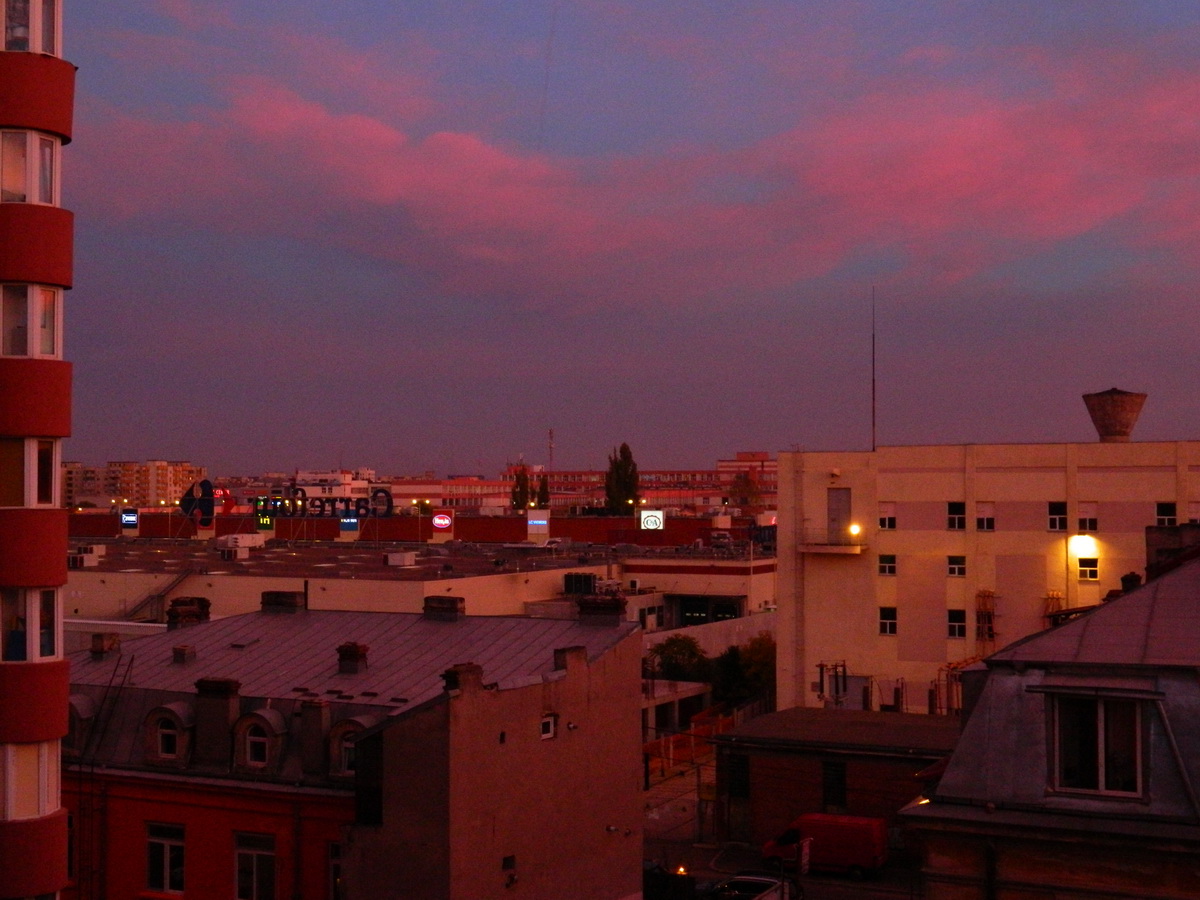 LA MULTI ANI, ROMANIA!: Cer la apus