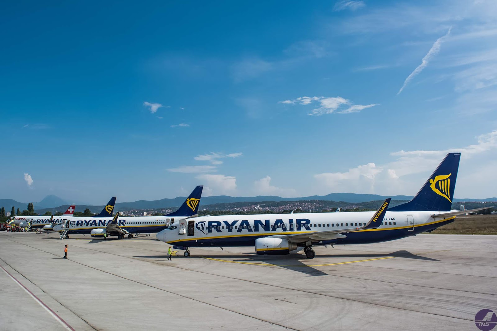 [SLIKA DANA] Čak četiri putnička aviona istovremeno na Aerodromu Niš