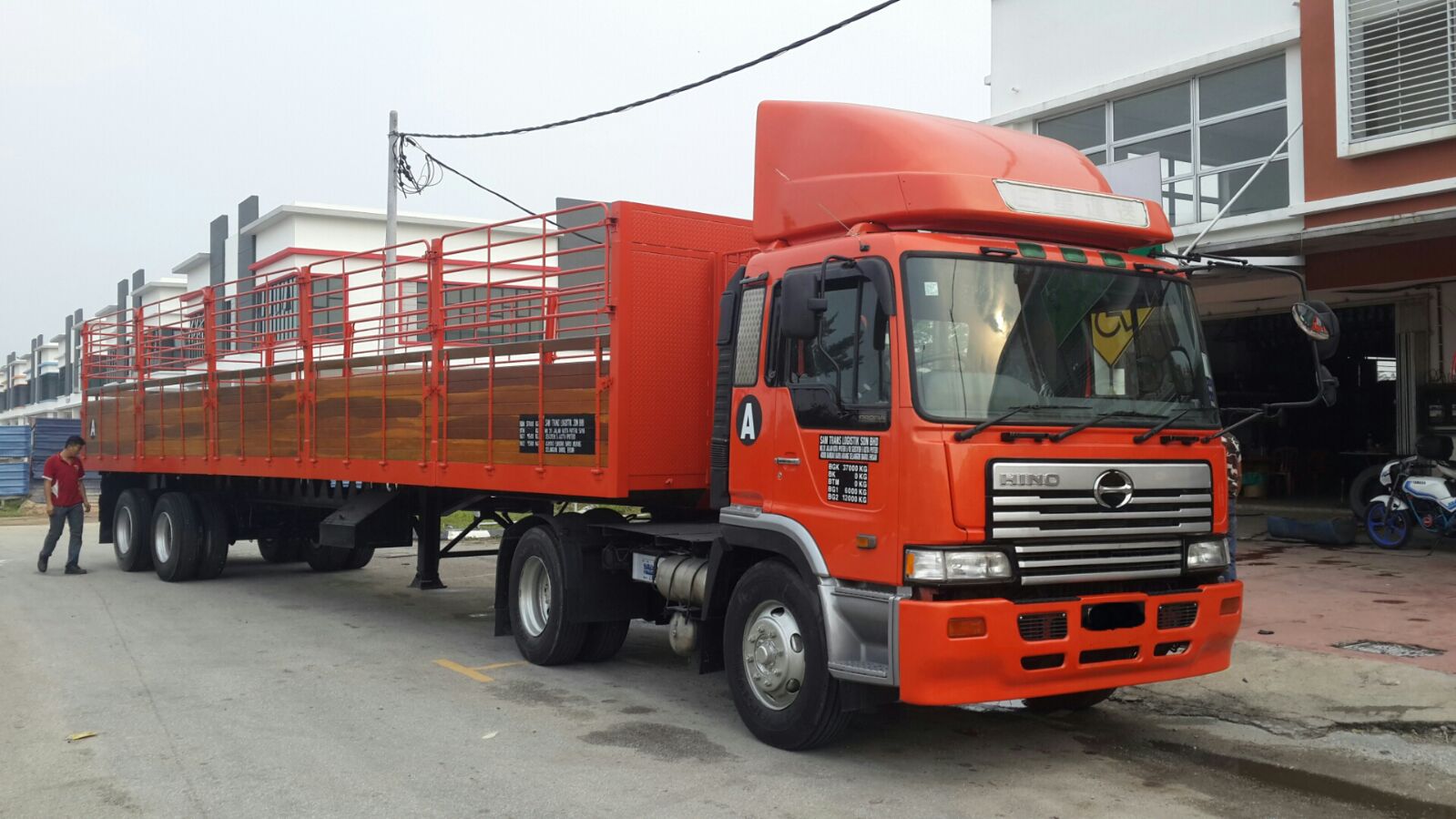 Lori Kren Service: Treler 40 kaki kargo trailer 40 feet Ijok