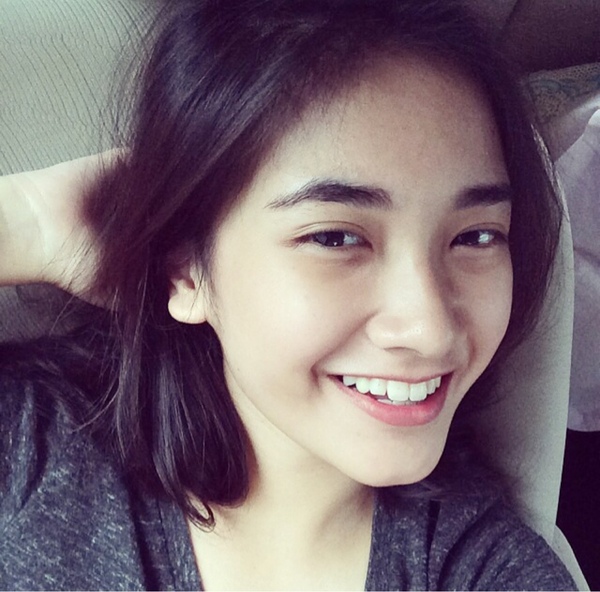 Sweet Writings: Biodata Artis Nadya Arina Pramudita