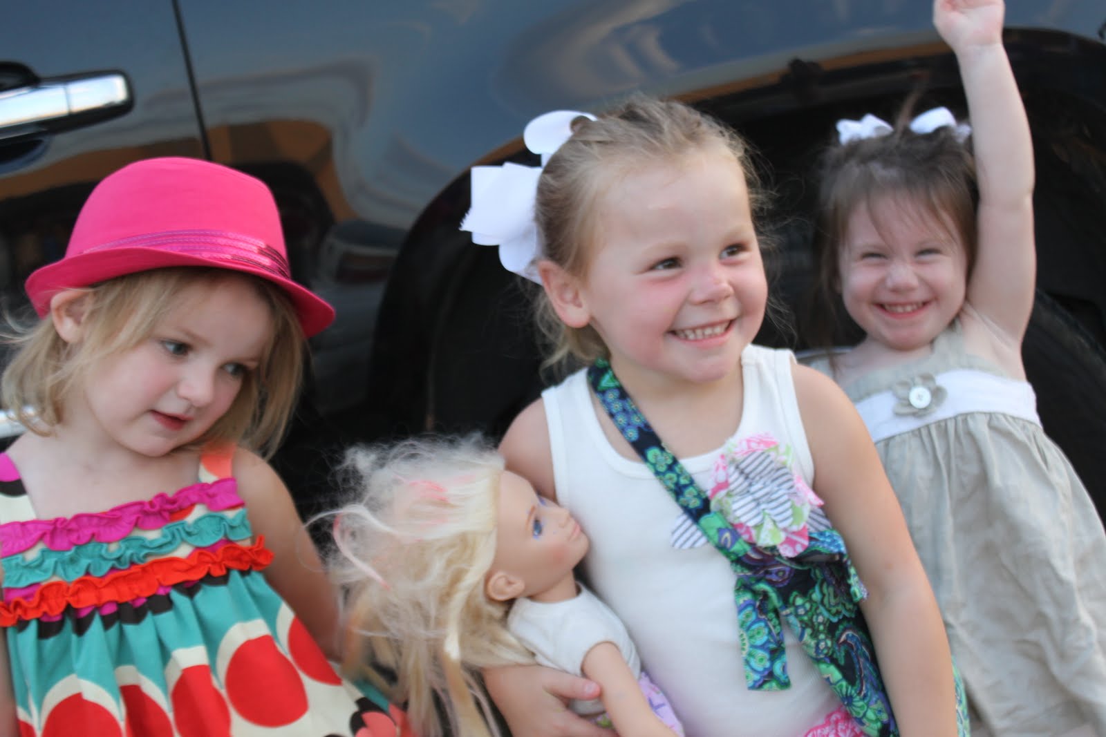 Mojoy: Three divas at WalMart