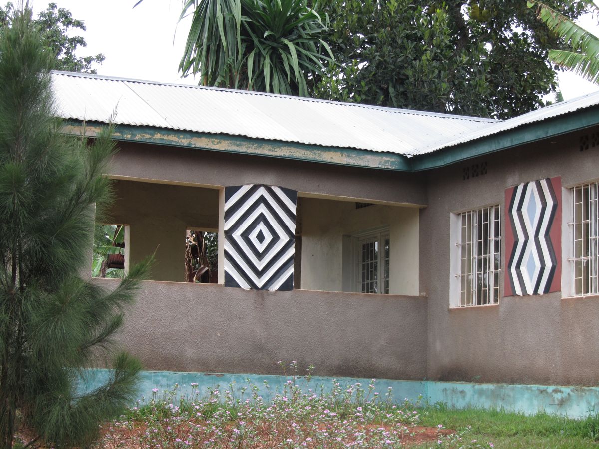John Pugh in Rwanda: Imigongo Co-operative (cow dung art)